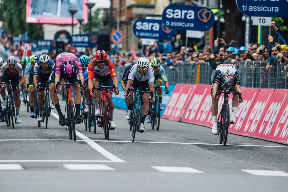 Ackermann sprints to Giro stage 11 win as Geoghegan Hart crashes out