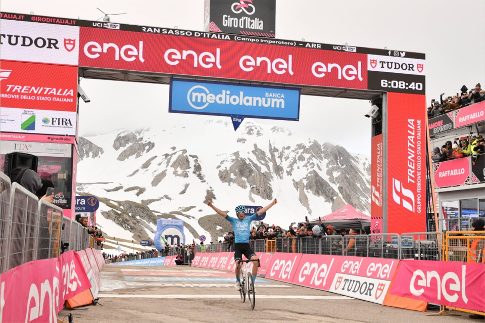 Bais wins stage seven of Giro after gruelling Gran Sasso climb